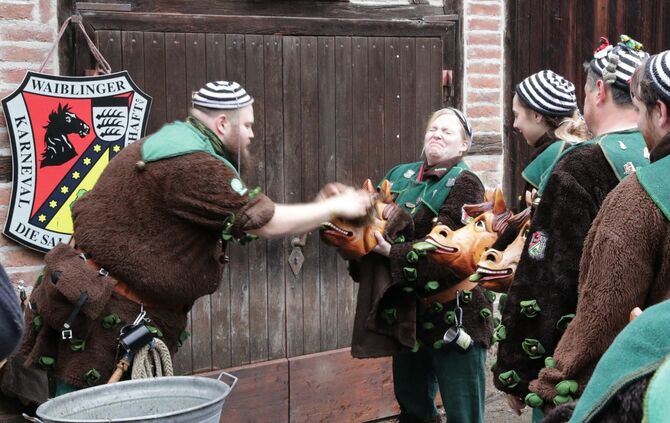 Salathengste stauben ihre Masken ab - Nachrichten aus Waiblingen ...