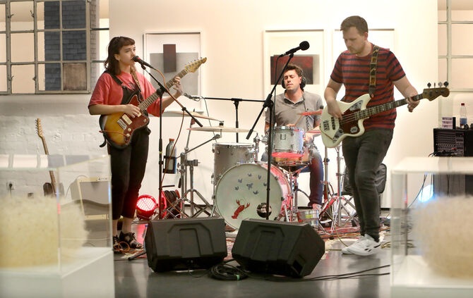 Grandios intensiver Auftritt der neuen Band „Atomic Lobster“ in der ...