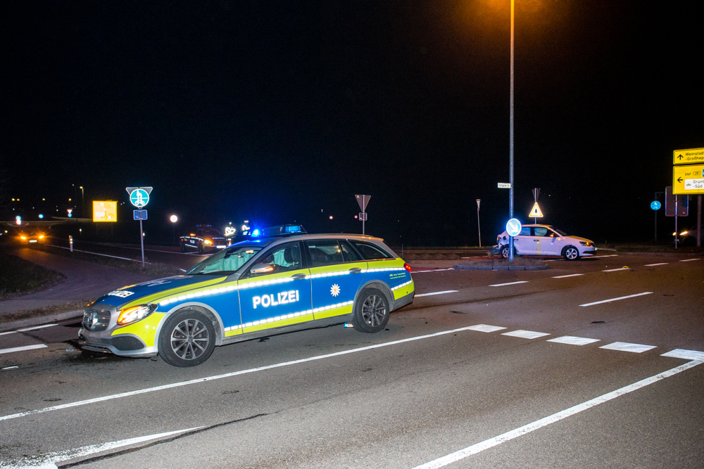 Schwerer Unfall mit Streifenwagen: Zwei Verletzte - Polizeibericht Rems-Murr-Kreis ...
