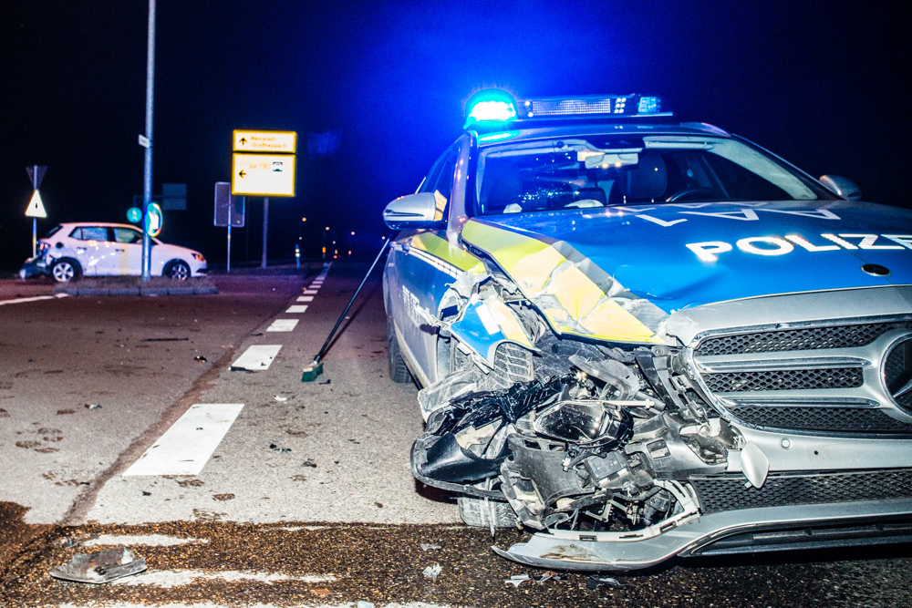 Schwerer Unfall mit Streifenwagen: Zwei Verletzte - Polizeibericht Rems-Murr-Kreis ...