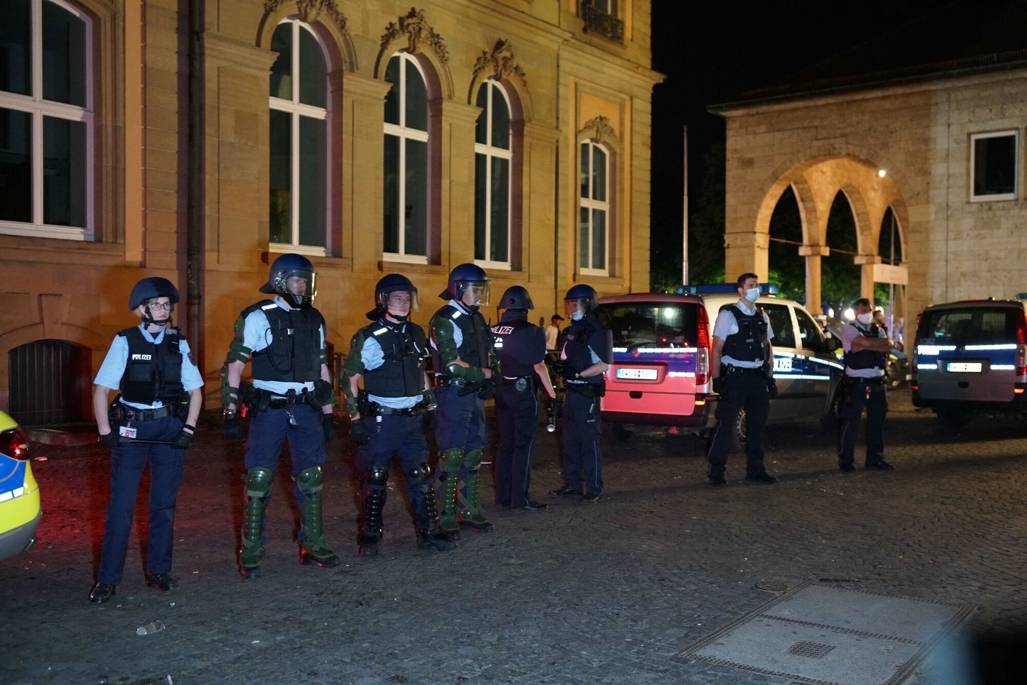 Nach Krawallnacht in Stuttgart: Polizei hat inzwischen 120 ...