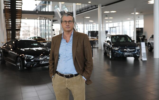 Elegantes Autohaus Lorinser Waiblingen Bild