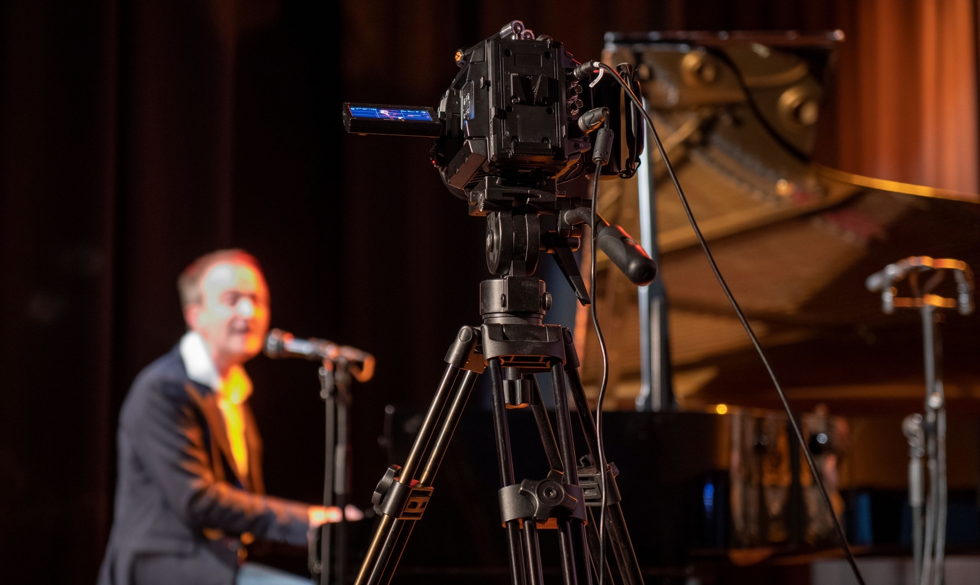 Singen in Corona-Zeiten verboten: Musiker zeigen Auswege via Internet ...