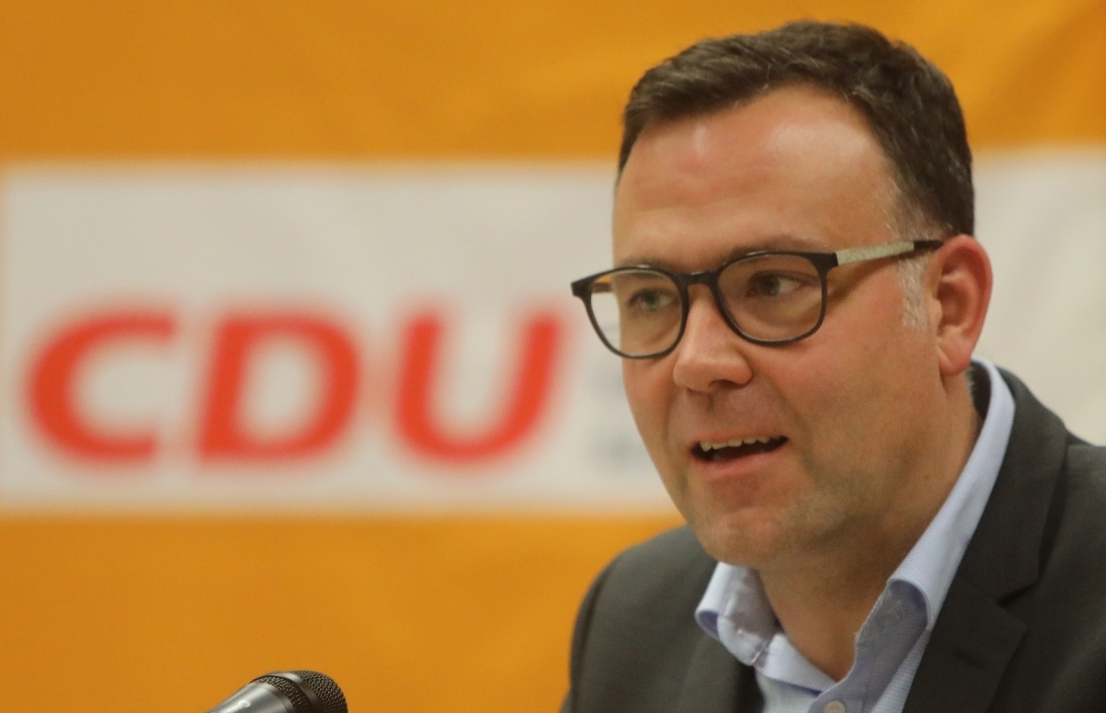 Rot mit Schwarz? Schwer vorstellbar - Streitgespräch vor der ...