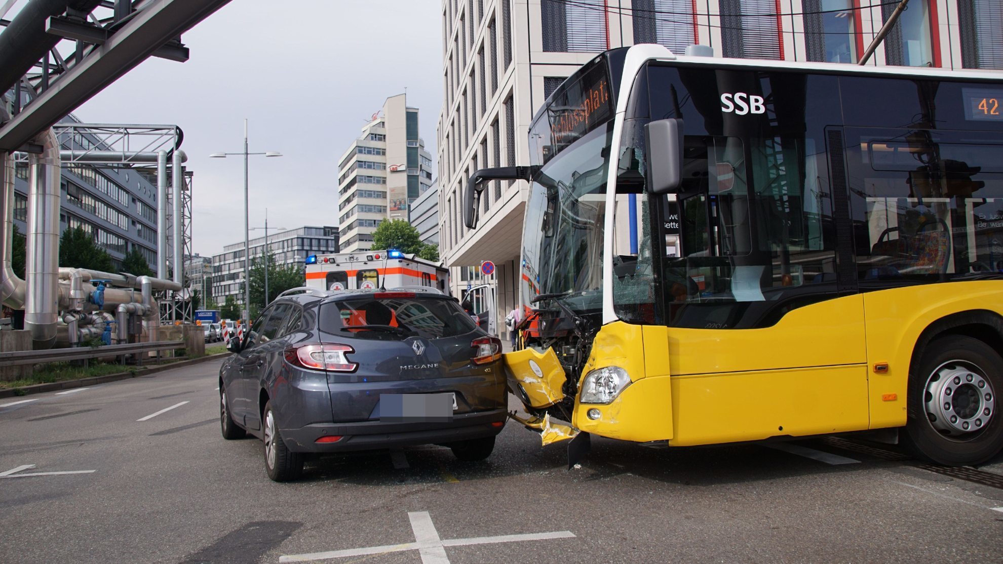 Update: Mehrere Verletzte bei Unfall mit Linienbus - Nachrichten aus Stuttgart - Zeitungsverlag ...