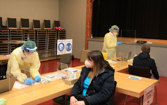 Besuch im neuen Corona-Schnelltestzentrum in der Alten Kelter in ...