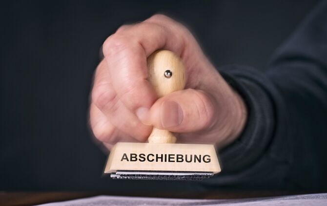 Warum der Taschenräuber noch nicht abgeschoben wurde - Nachrichten aus ...