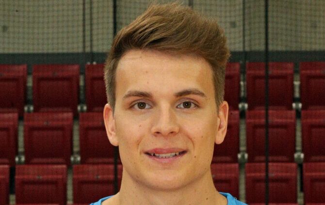 Nach Bandscheiben-OP: Max Häfner plant Comeback - TVB Stuttgart: News ...