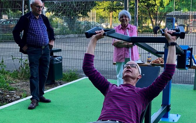 Neue Sportgeräte für alle hinter der Hegnacher Hartwaldhalle ...