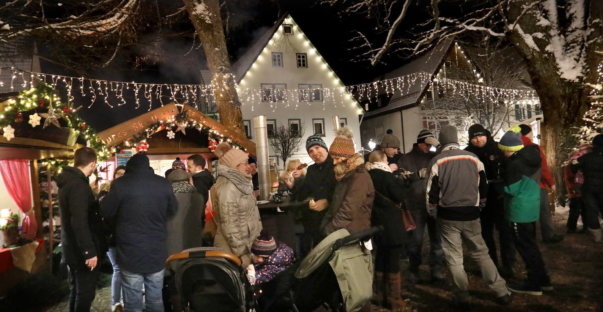 Weihnachtsdorf auf dem Kirchplatz - Nachrichten aus Welzheim ...