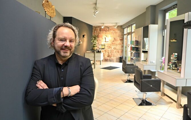 Was der Friseur Martin Sehmer in seinem neuen Salon in Schorndorf zu ...