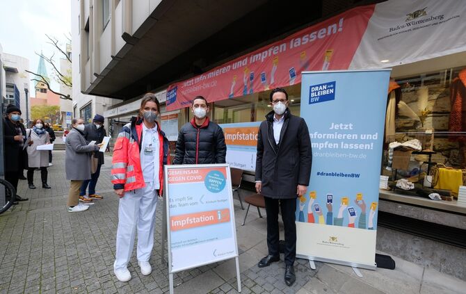 Erweitertes Impfangebot: Impfstation in der Rathauspassage in Stuttgart ...