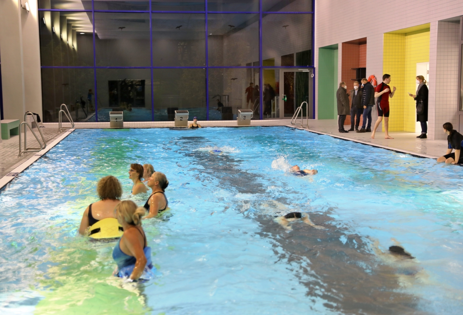 Nach Brand und Sanierung: Korber Hallenbad wieder eröffnet ...