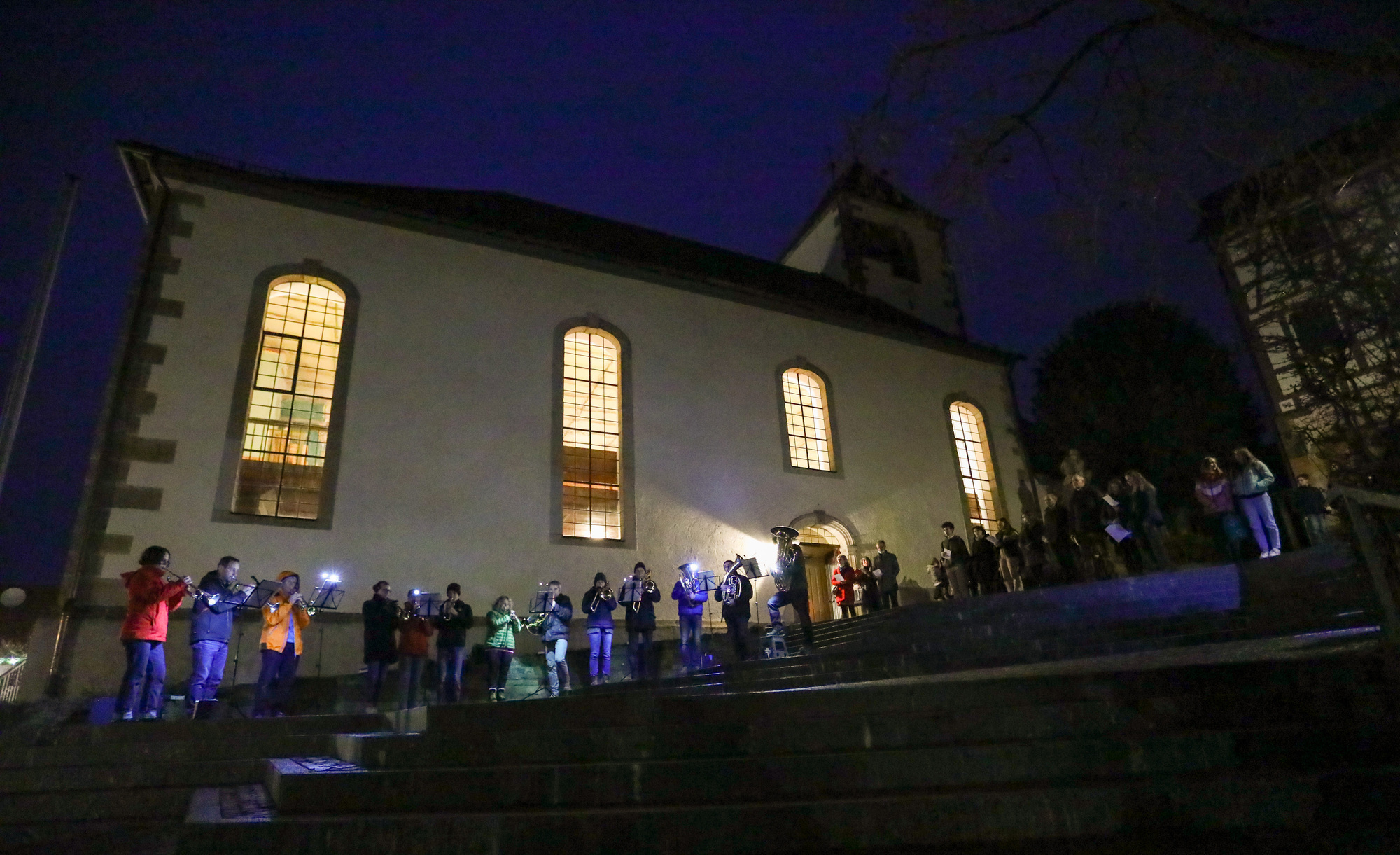 Frohe Weihnachten! Weihnachtslieder erklingen in Weinstadt-Schnait ...
