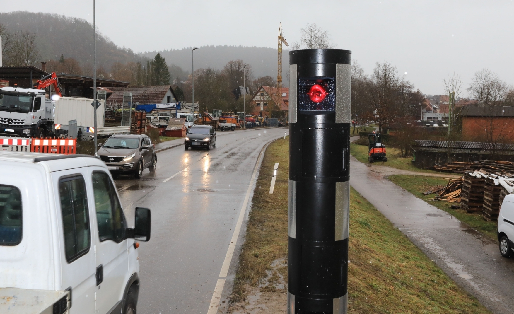 zu-schnell-in-50er-zone-blitzer-in-schornbach-misst-265-verst-e-in