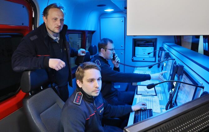 Alba-Großbrand: Deshalb löste die Feuerwehr Waiblingen Nina-Alarm aus ...