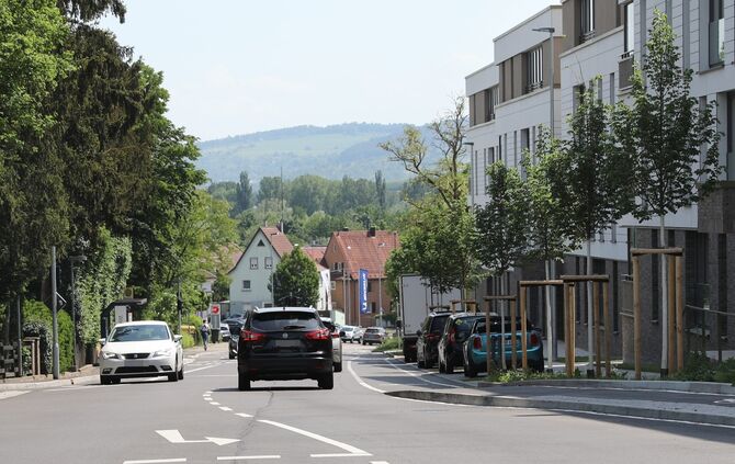 Waiblingen: Wie gefährlich ist ein Randstein in der Winnender Straße ...
