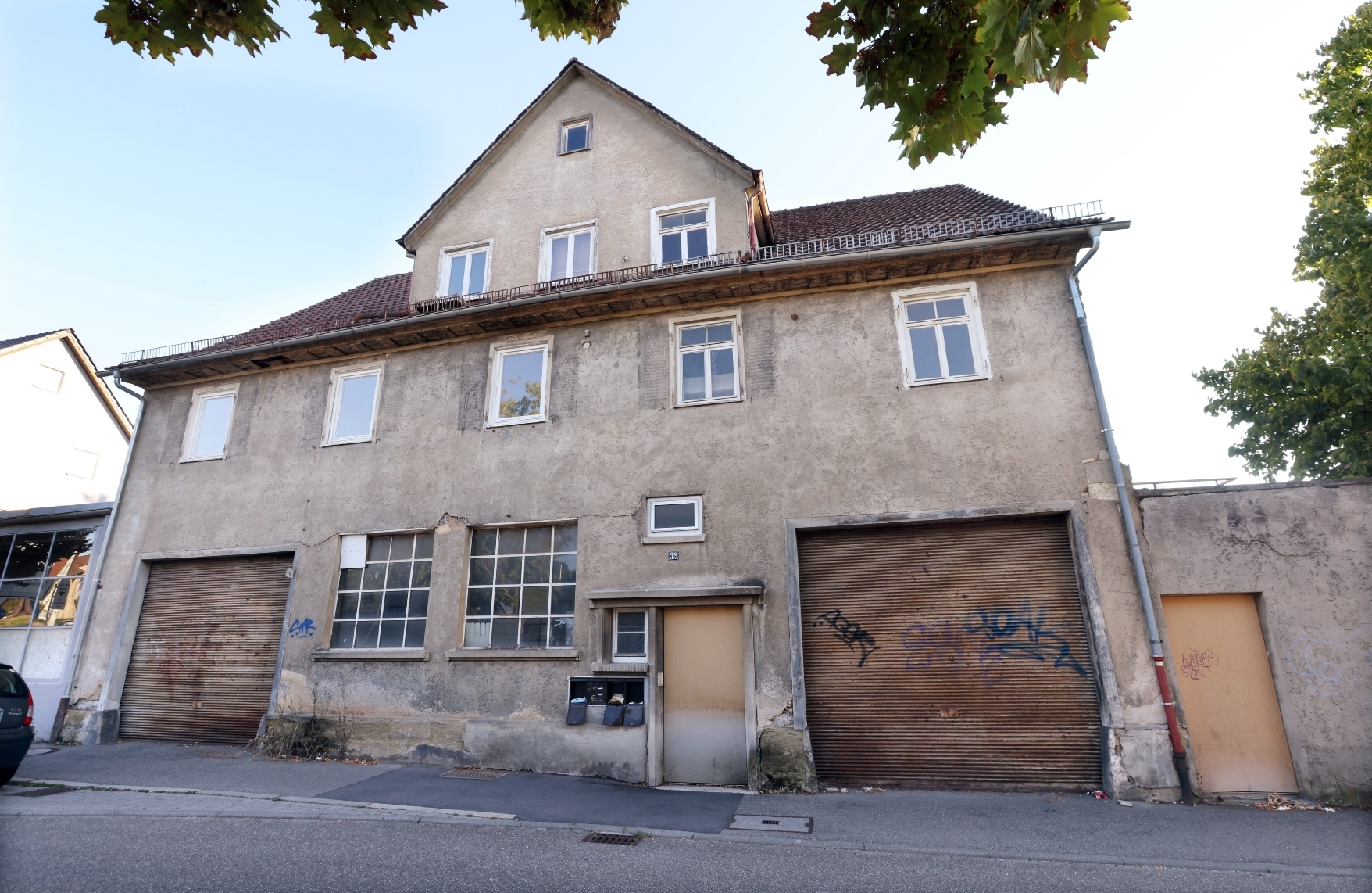 Verfall statt Wohnungen: Wann wird dieses marode Haus in Waiblingen ...