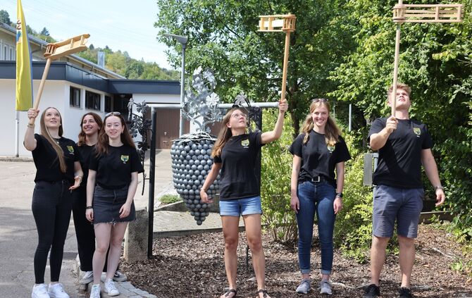 Der Schnaiter Kirbe-Jahrgang: Jugendliche aus Weinstadt halten an ...
