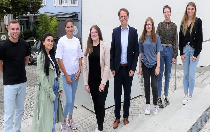 Waiblingen: OB Sebastian Wolf begrüßt sieben neue Auszubildende bei der ...