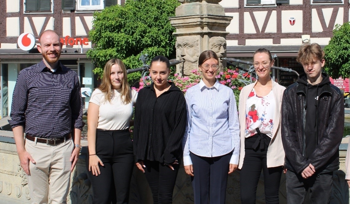 Azubis und Praktikanten: Neue Gesichter im Rathaus in Winnenden ...