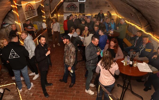 "Nacht der Keller" Weinstadt: Stadt, Ordnungsamt und Veranstalter ...