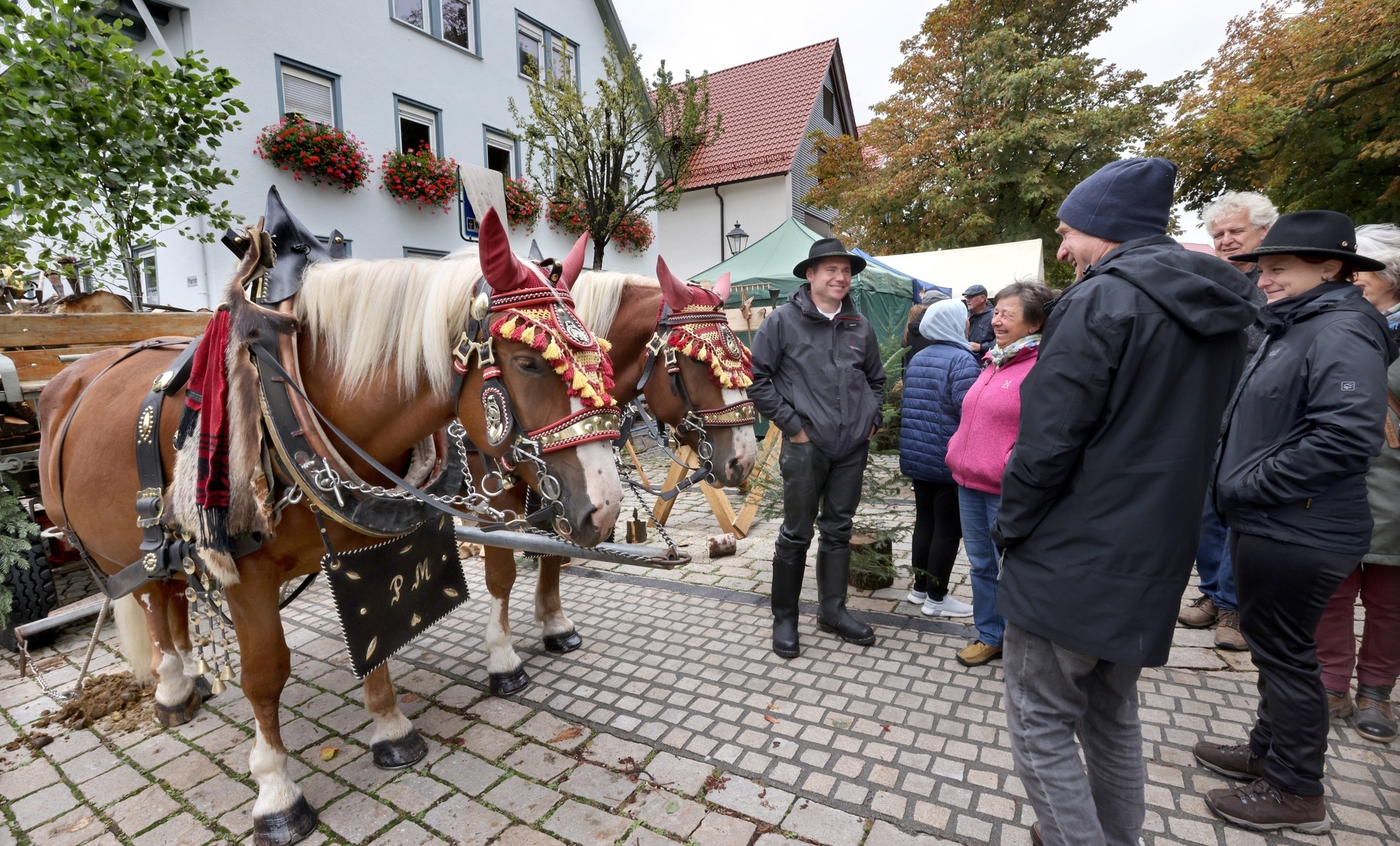 Welzheim: Großer Trubel auf dem Holz- und Bauernmarkt - Nachrichten aus ...