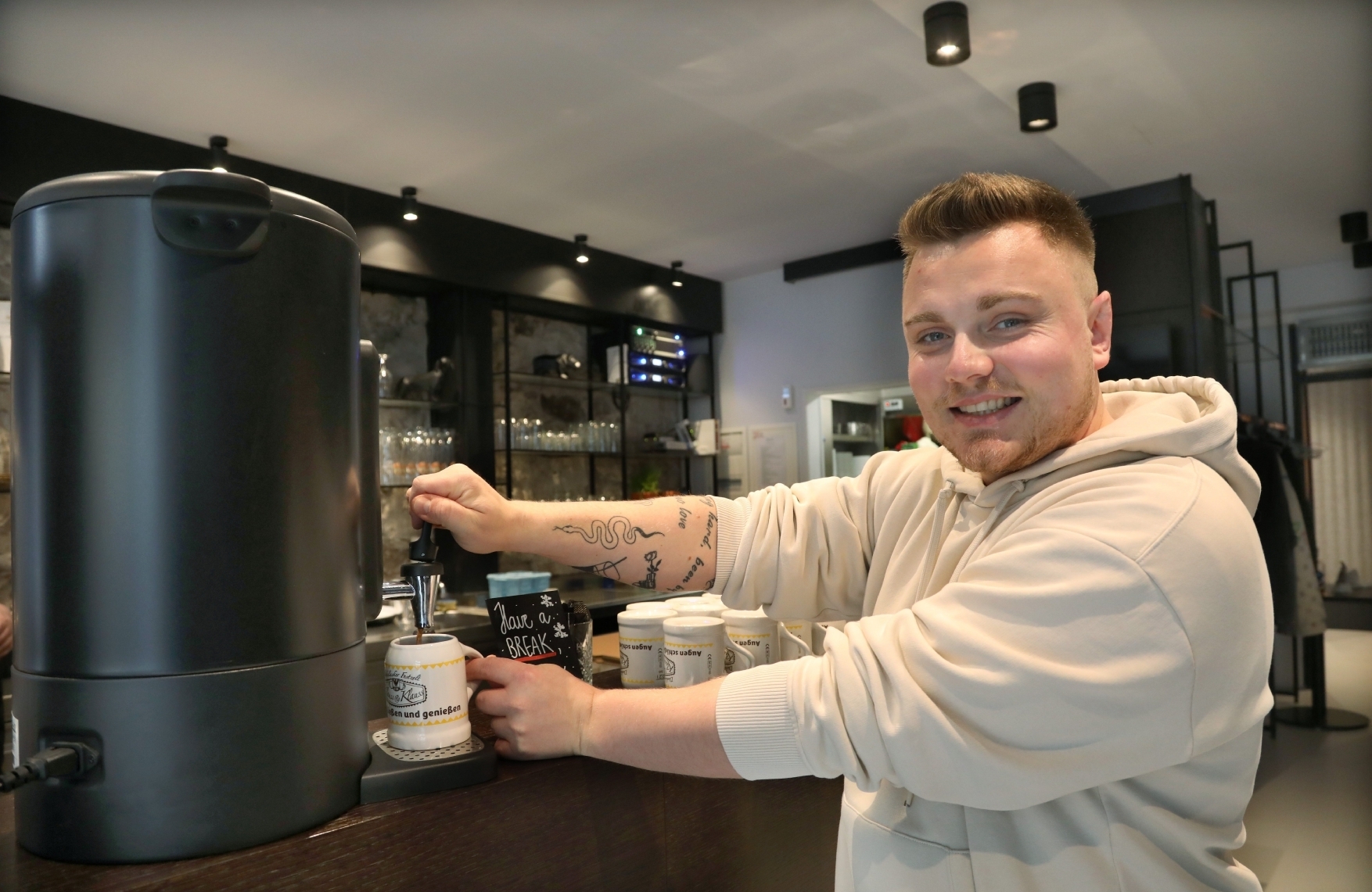 Gastronomie in der Krise: Stefan Finster vom Café "Steve's" sorgt sich ...