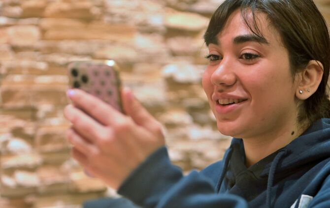 Proteste im Iran: Wie Saghi Zare in Winterbach mitleidet und für ...