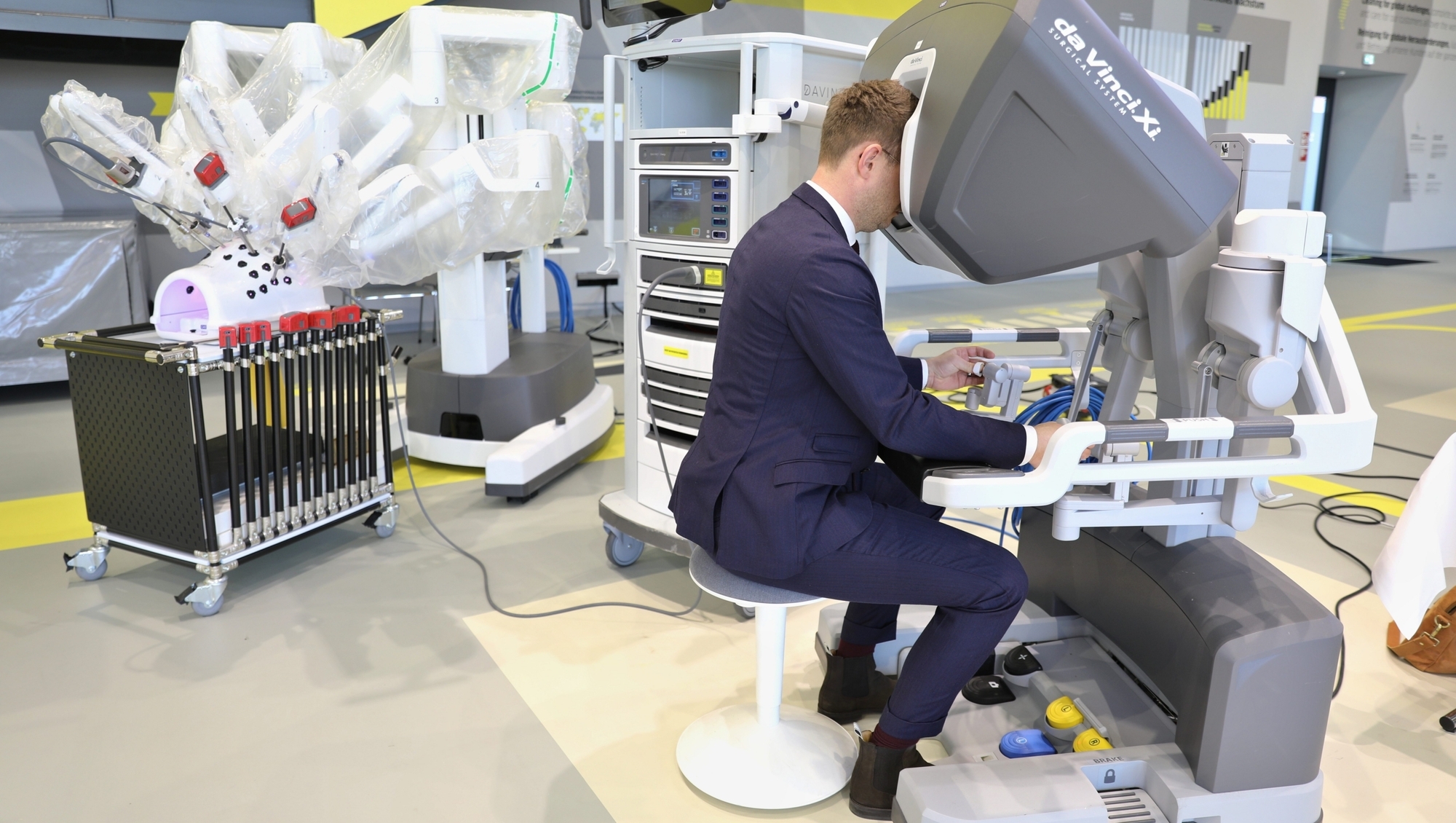 Da Vinci, der Roboter: Der Star-Operateur an den Rems-Murr-Kliniken ...