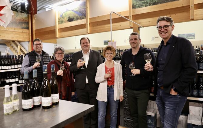 Schorndorf: Neuer Bürgerstiftungswein ab 29.11. erhältlich ...