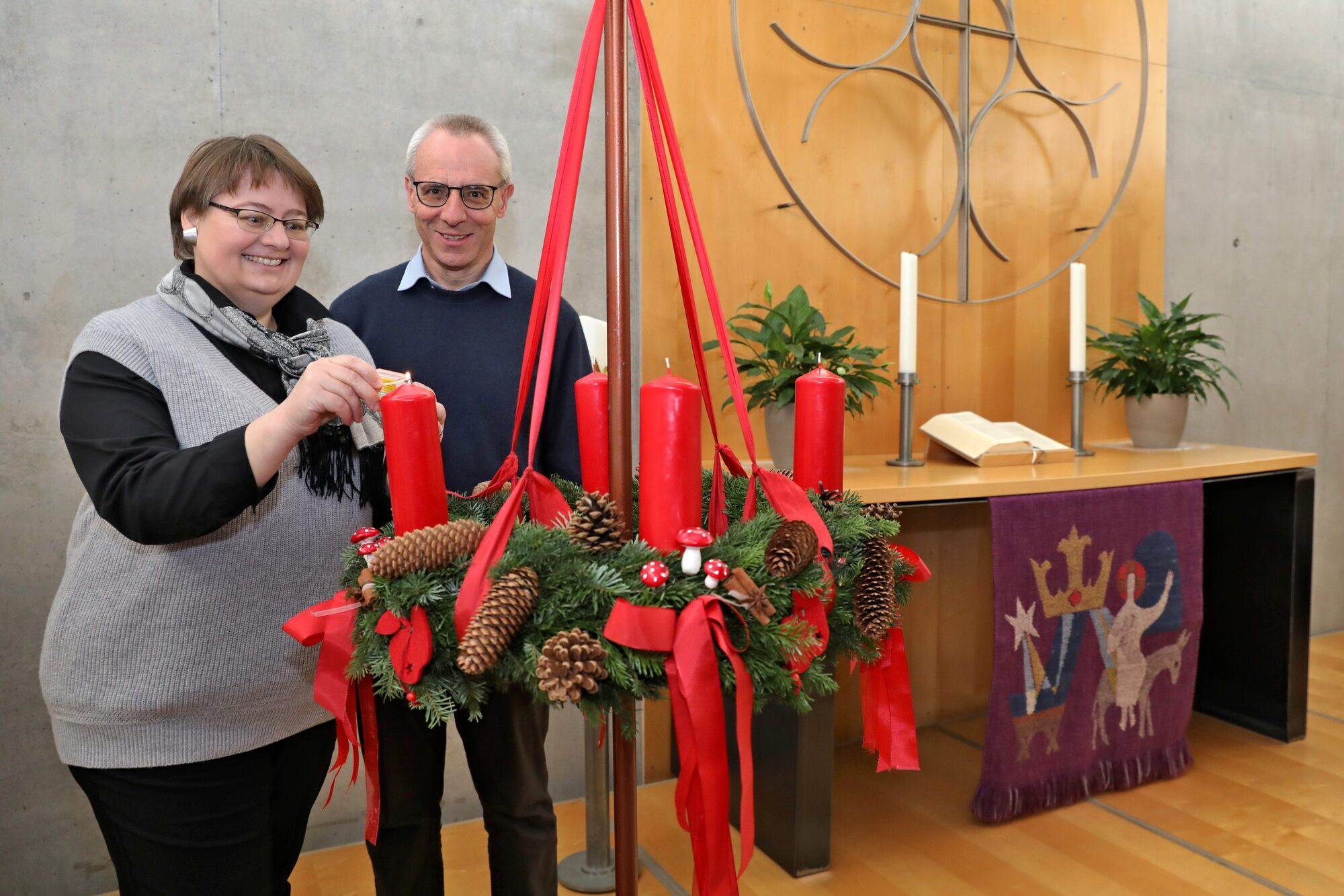 "Perfekt für uns": Pfarrer-Ehepaar Groll startet in Waiblingen ...