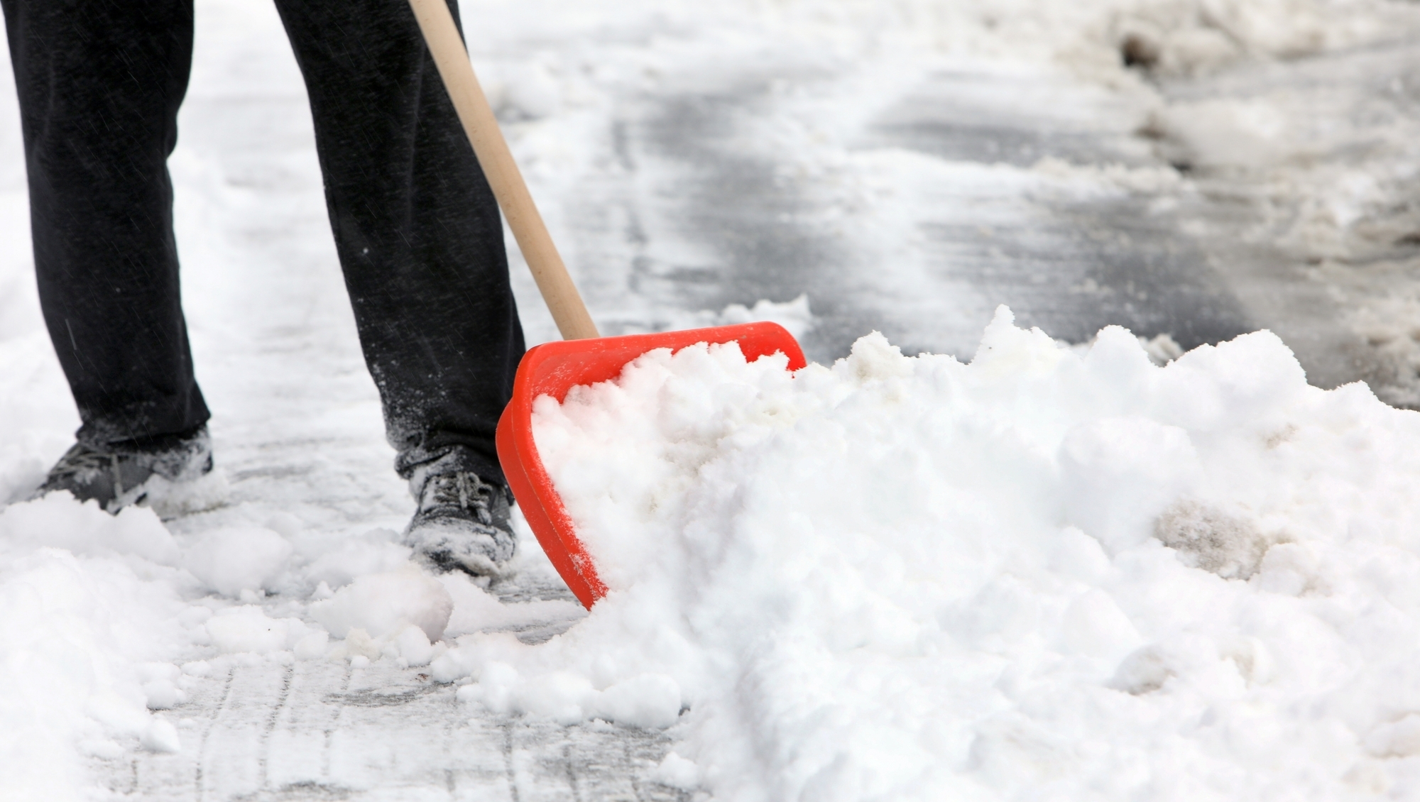 Schnee-Schippen und Streuen in Winnenden: Bis 7 Uhr muss der Gehweg ...