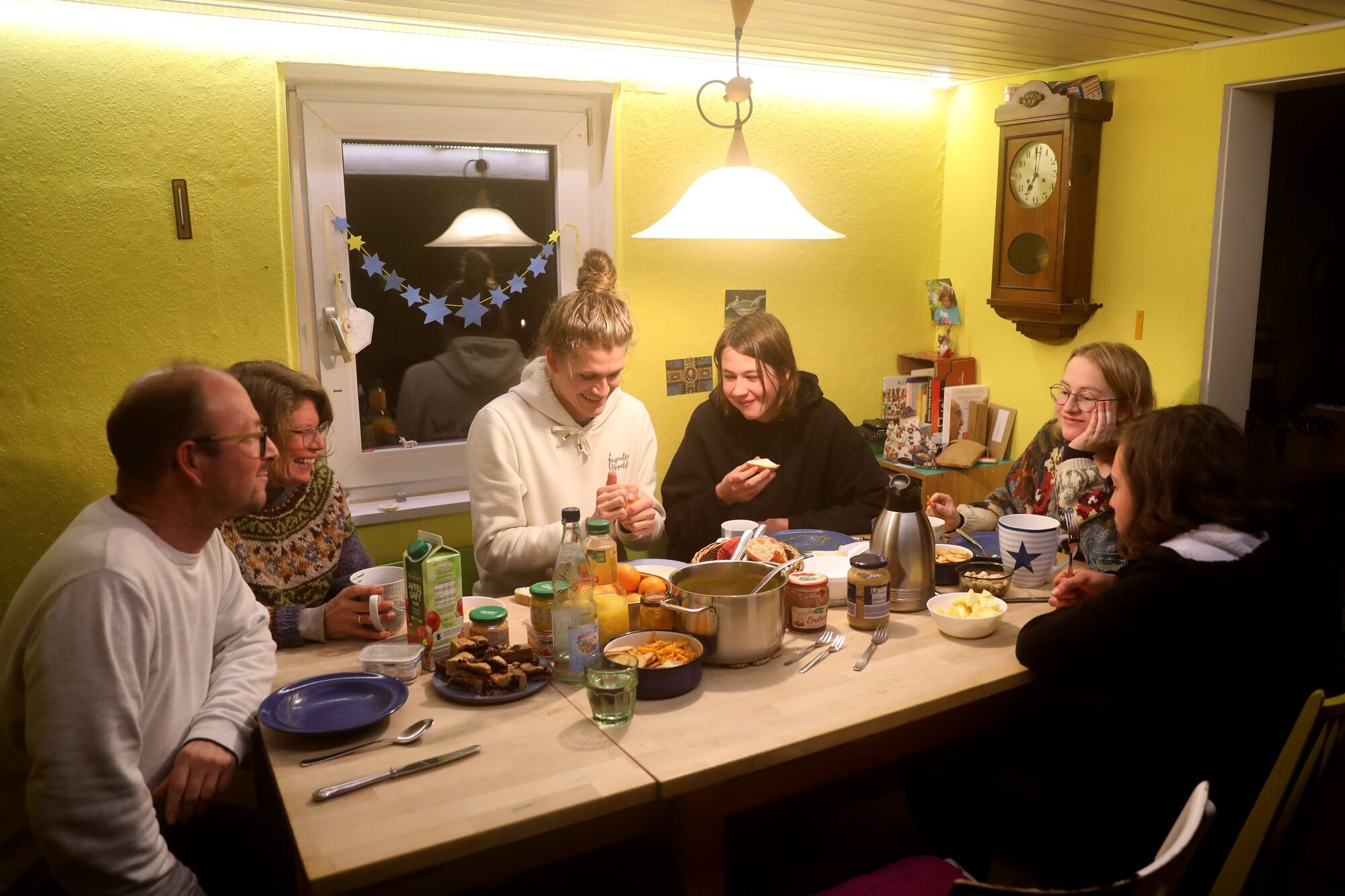 Leben im Tiny House: So funktioniert das Zusammenleben zu sechst auf ...