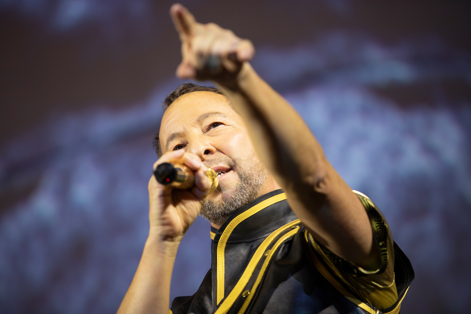 Waiblingerinnen tanzen mit DJ Bobo auf Europa-Park-Bühne - Nachrichten ...