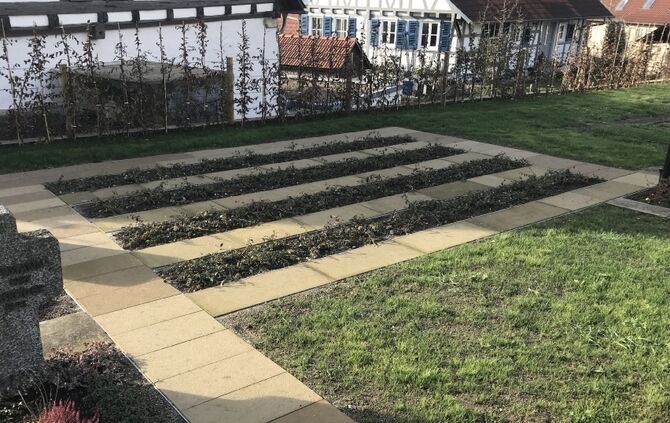 Weinstadt: Neuer Urnengarten auf dem Friedhof Beutelsbach ist fertig ...