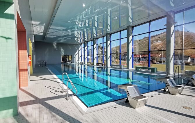 Streit wegen Fliesenarbeiten im Korber Hallenbad: Gericht beauftragt ...