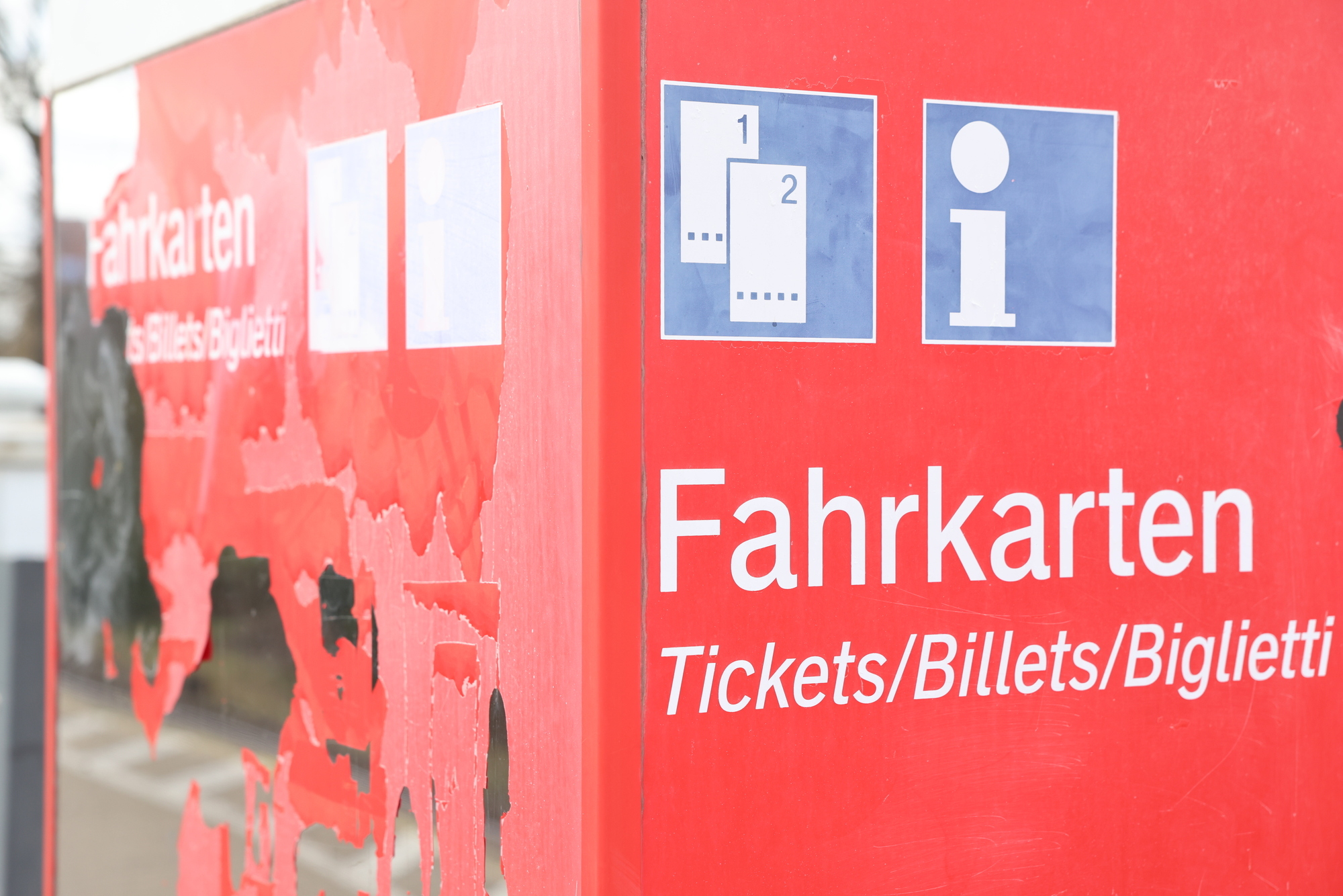 VVS erhöht die Preise deftig: Warum Bahnfahren trotzdem immer noch billig ist - Nachrichten aus ...