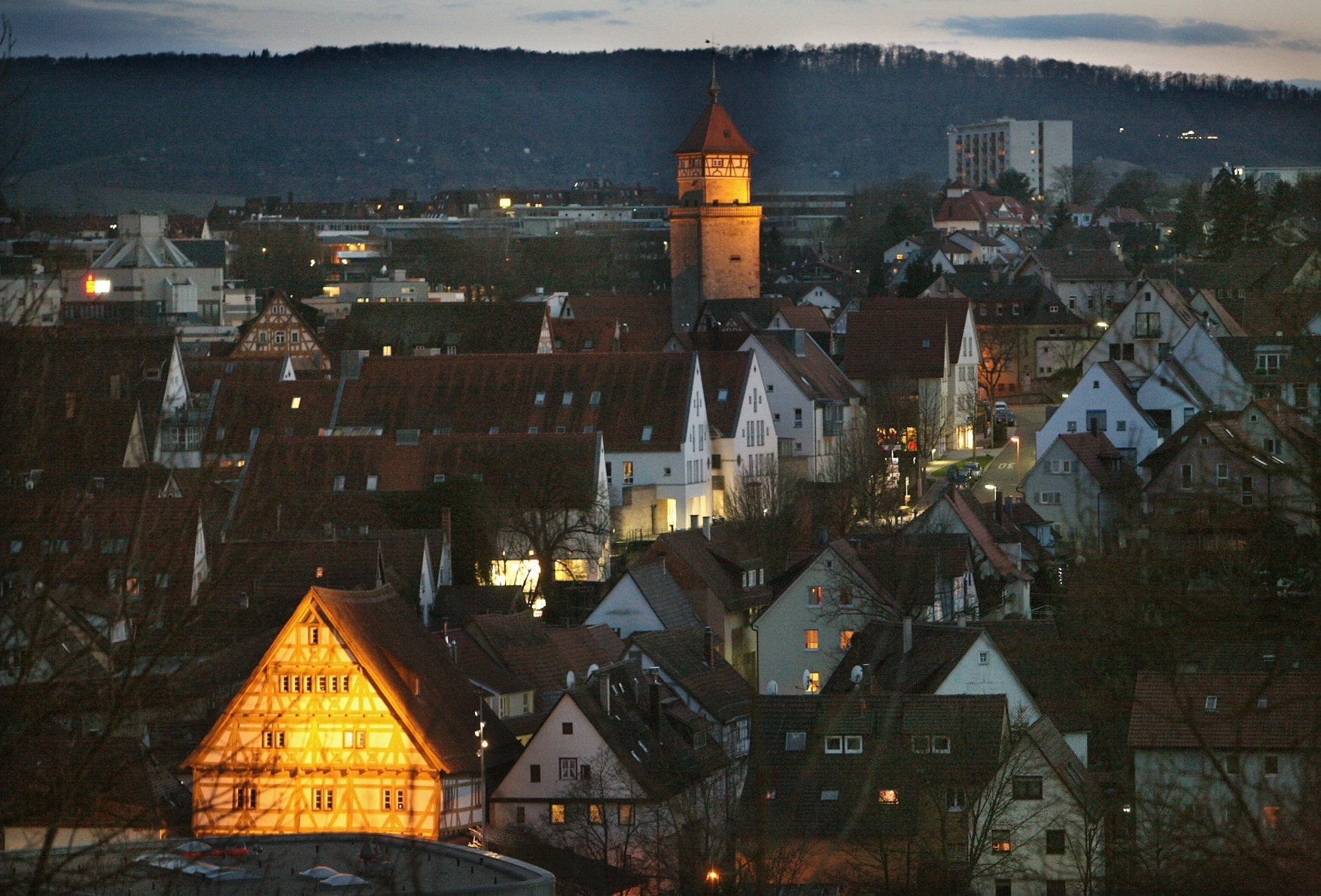 Energiesparregeln ausgelaufen: Waiblinger Wahrzeichen bleiben trotzdem ...
