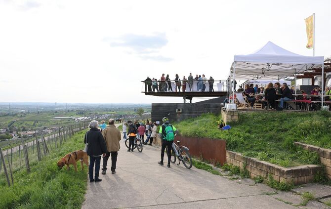 Zweites Weinstadt Weindorf "auf Achse": Großes Weinfest am langen ...