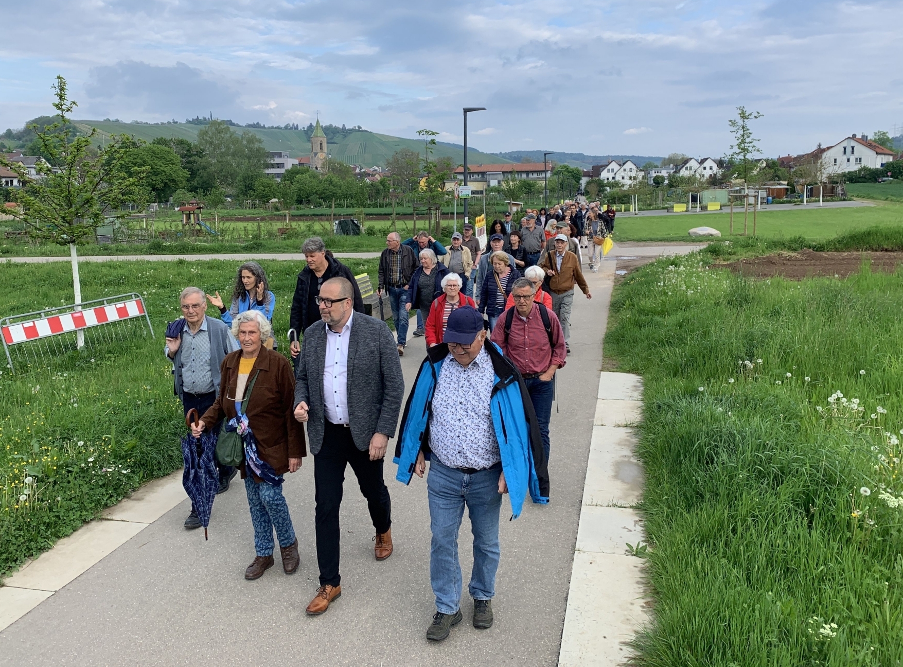Sanierung, Glasfaser und Solarkraft: Bürgerrundgang in Weinstadt ...