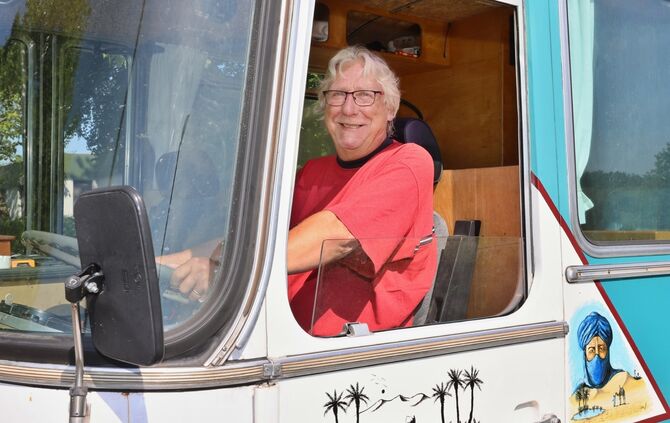 Von Korb bis Marokko: Peter Paulus geht mit Oldtimer-Omnibus "Wastl ...