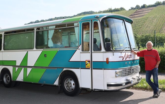 Von Korb bis Marokko: Peter Paulus geht mit Oldtimer-Omnibus "Wastl ...