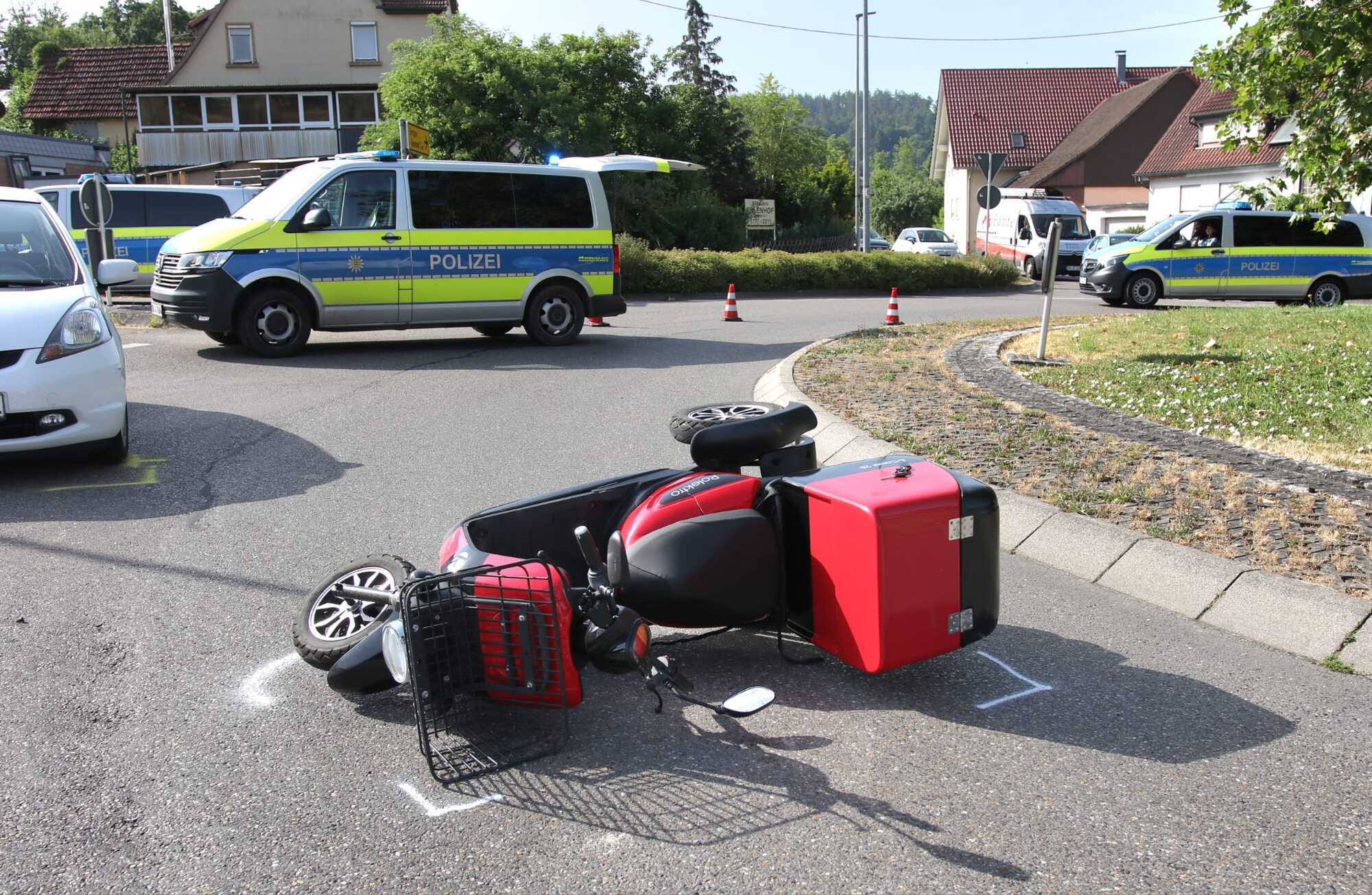 Fahrer von Elektro-Roller bei Unfall in Berglen verletzt ...