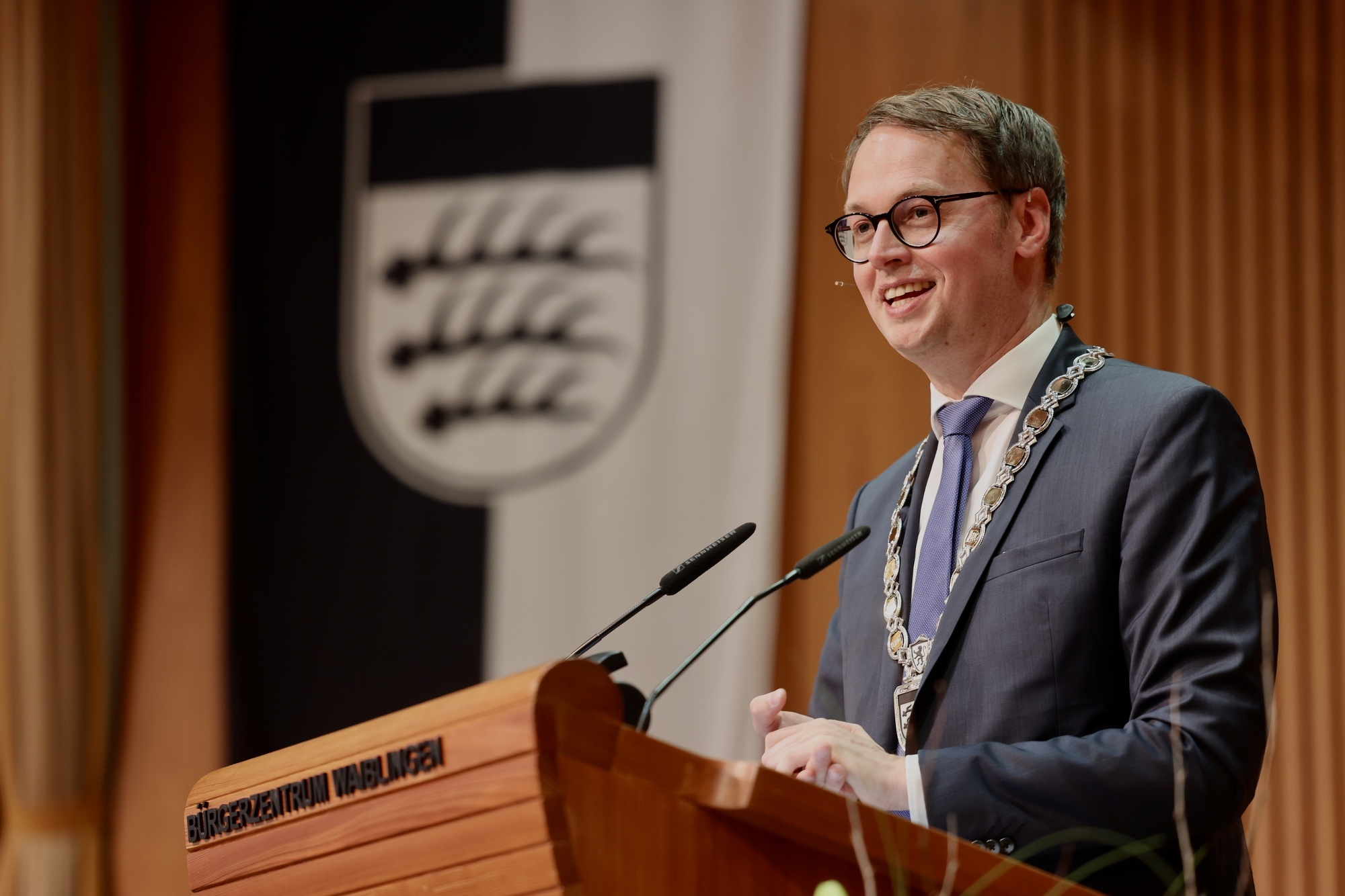 Sebastian Wolf endlich OB von Waiblingen: Amtseinsetzung nach ...