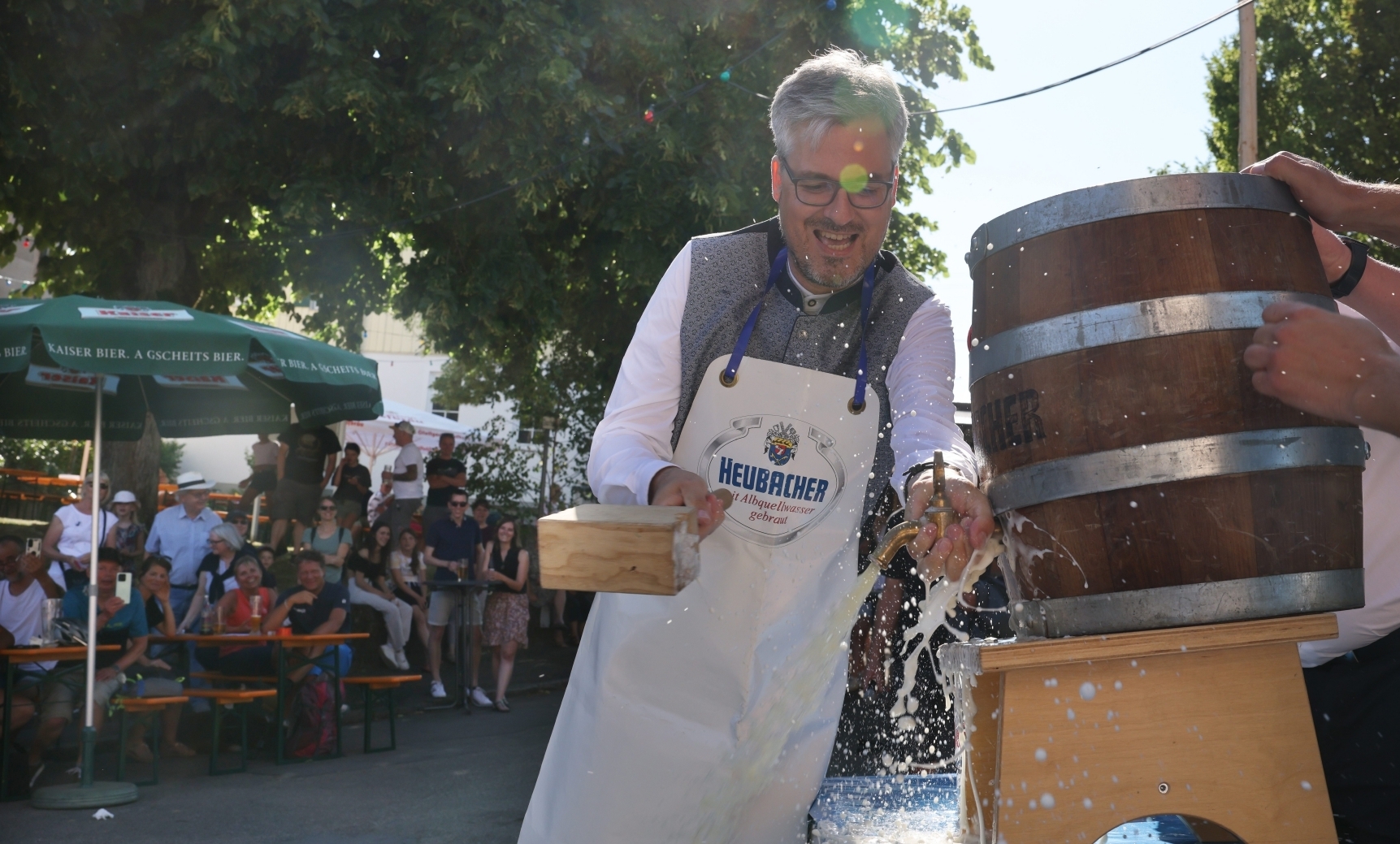 Kaisersbach: Bürgermeister Clauss erhält Fassanstich-Schulung bei ...