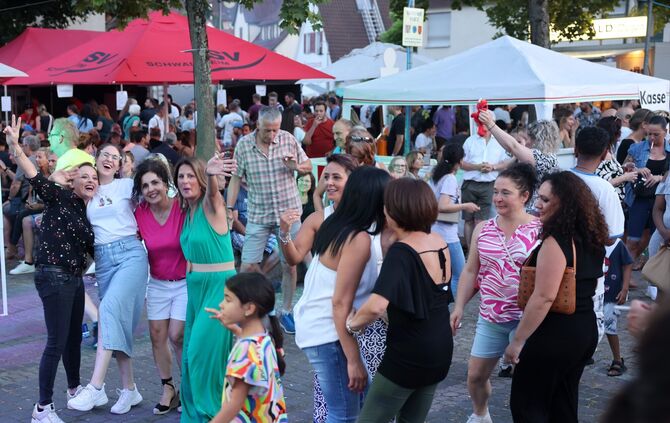 Party trotz Hitze: Schwaikheim feiert ein besonders heißes Fleckenfest ...