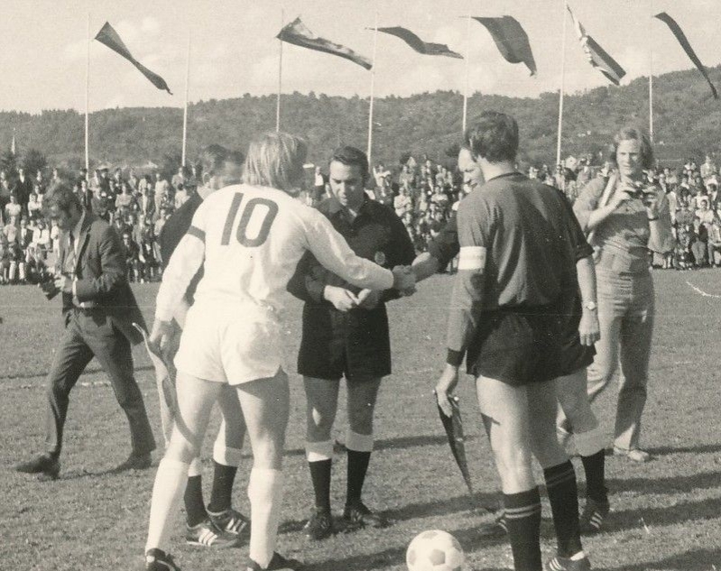 Feier mit der Meisterschale: Als Urbach gegen Borussia Mönchengladbach ...