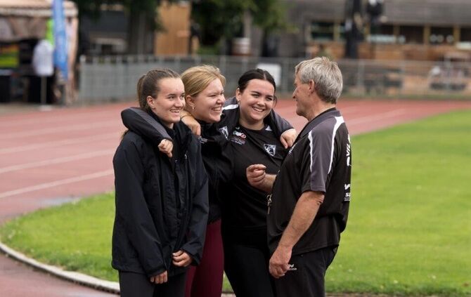 Rasenkraftsport: Hannah Hellwig vom VfL Waiblingen gewinnt bei der Heim ...
