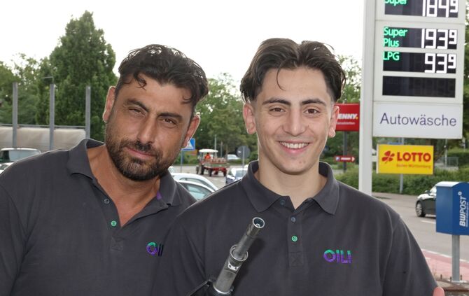 „Verstehen Sie Spaß?“ legt Marco Mazzei an der OIL-Tankstelle in ...